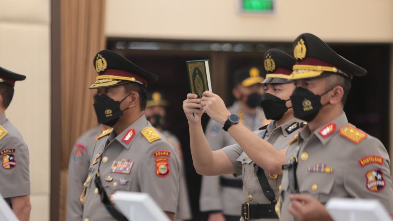 Irjen Pol. Midi Siswoko, S.I.K. Resmi Jabat Kapolda Maluku Utara ...