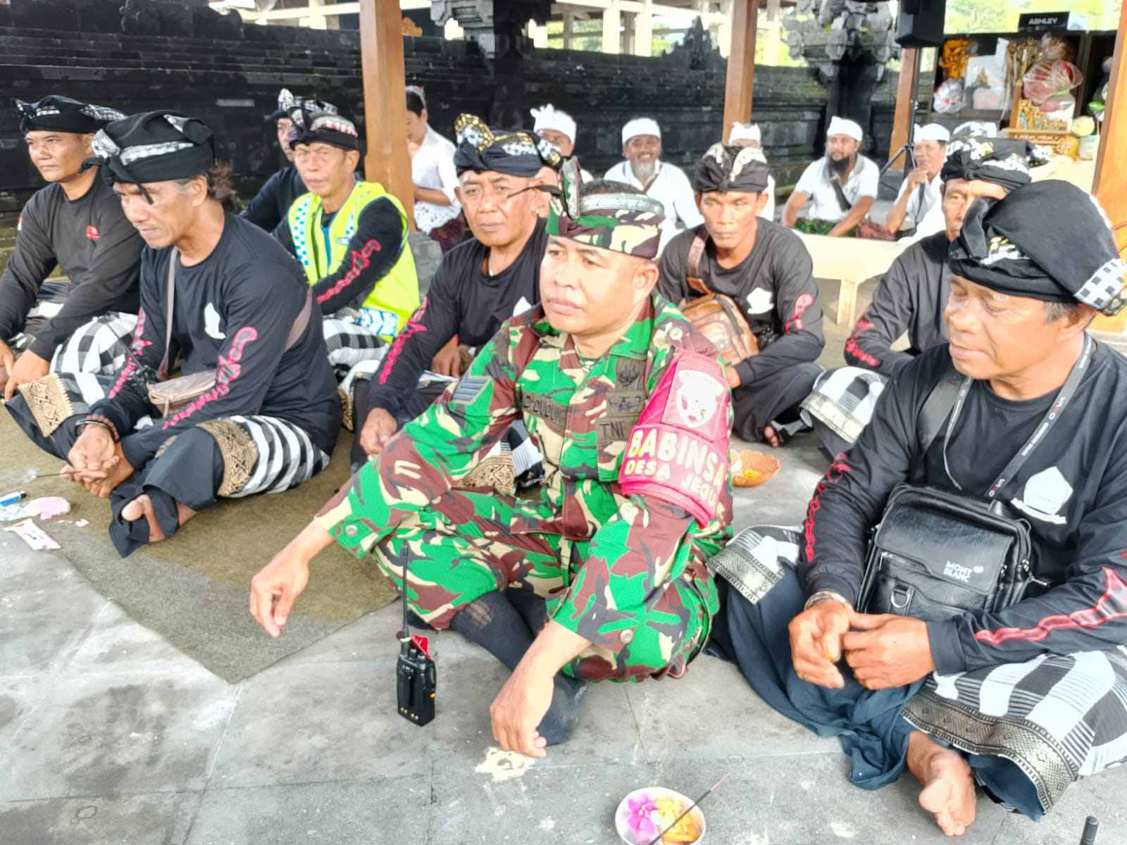 Jaga Harmoni Spiritual dan Sosial, Babinsa Desa Jegu Dampingi Umat ...